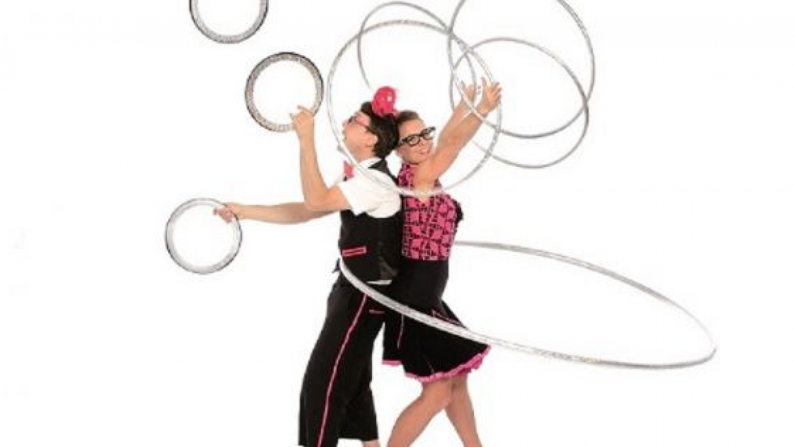 Centre régional de Loisirs culturels présente DUO HOOPS - Cirque pour ...